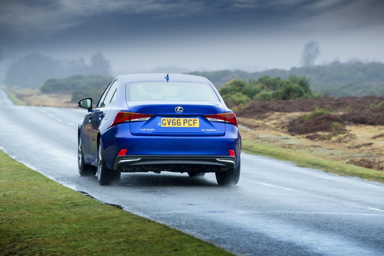 Lexus IS 300h Advance | Eurekar