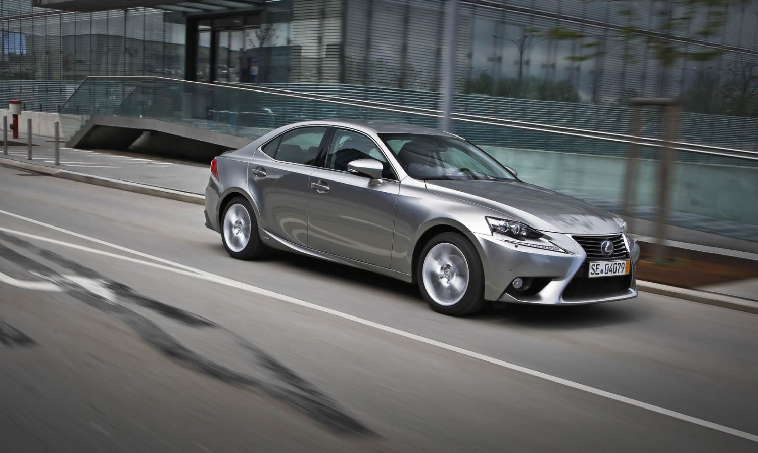 Lexus IS 300h Premier | Eurekar