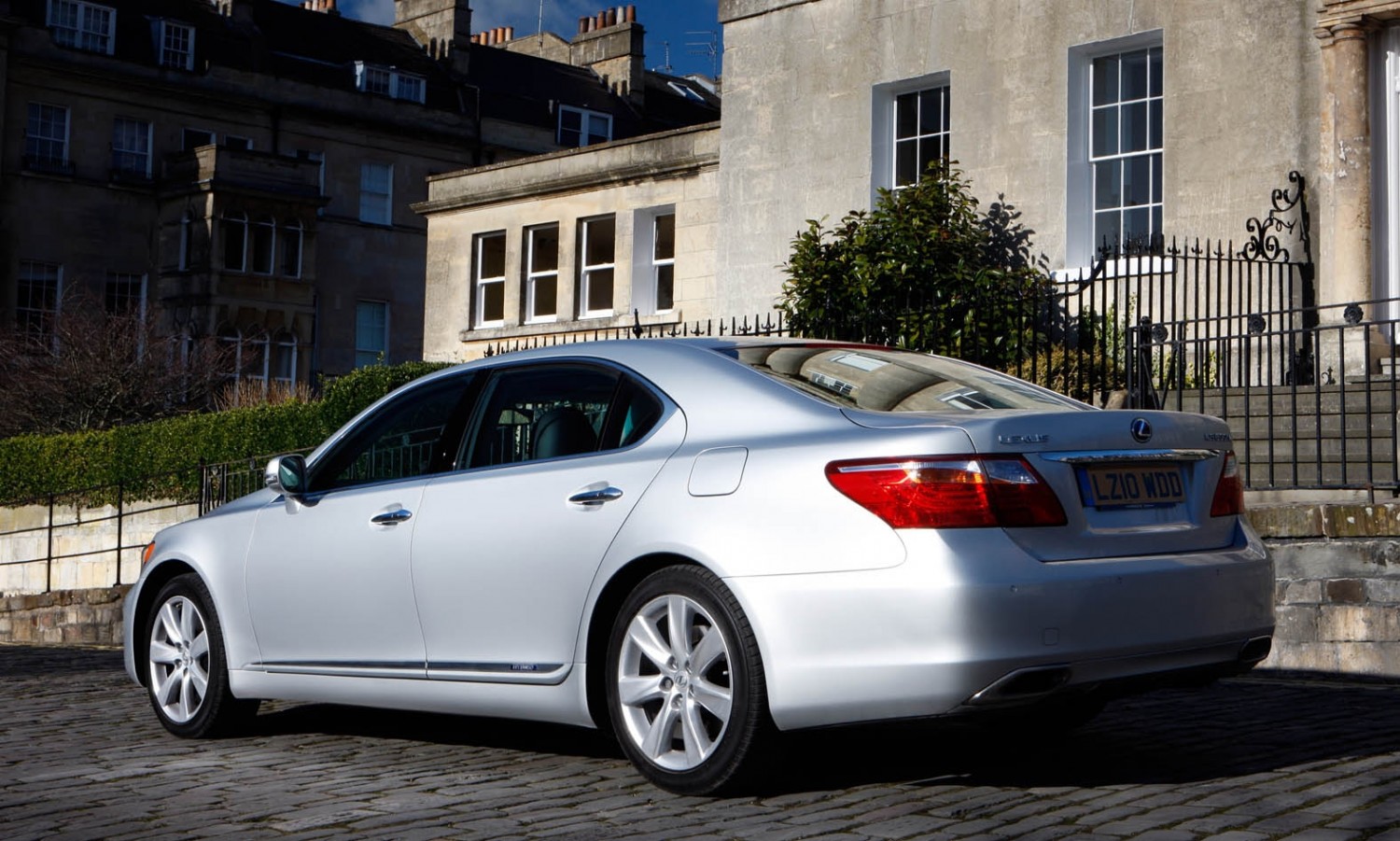 Luxury hybrid enjoys an upgrade | Eurekar