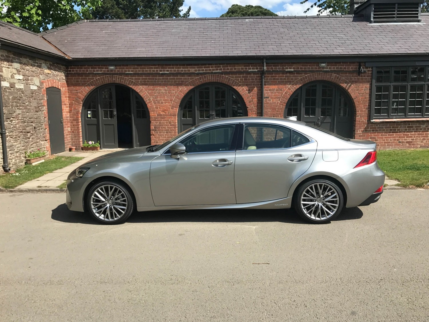 Lexus IS 300h Premier | Eurekar