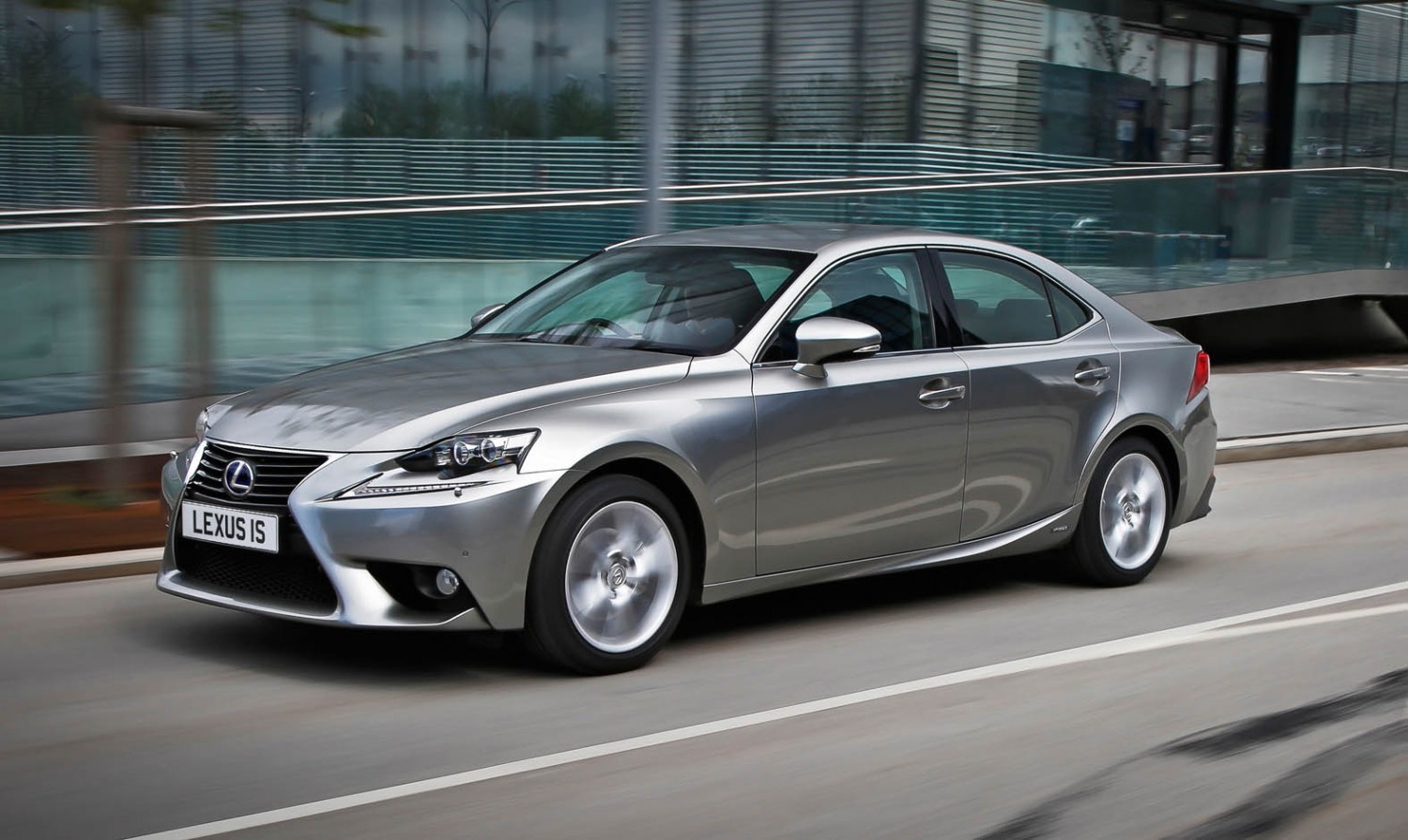 Lexus IS 300h | Eurekar