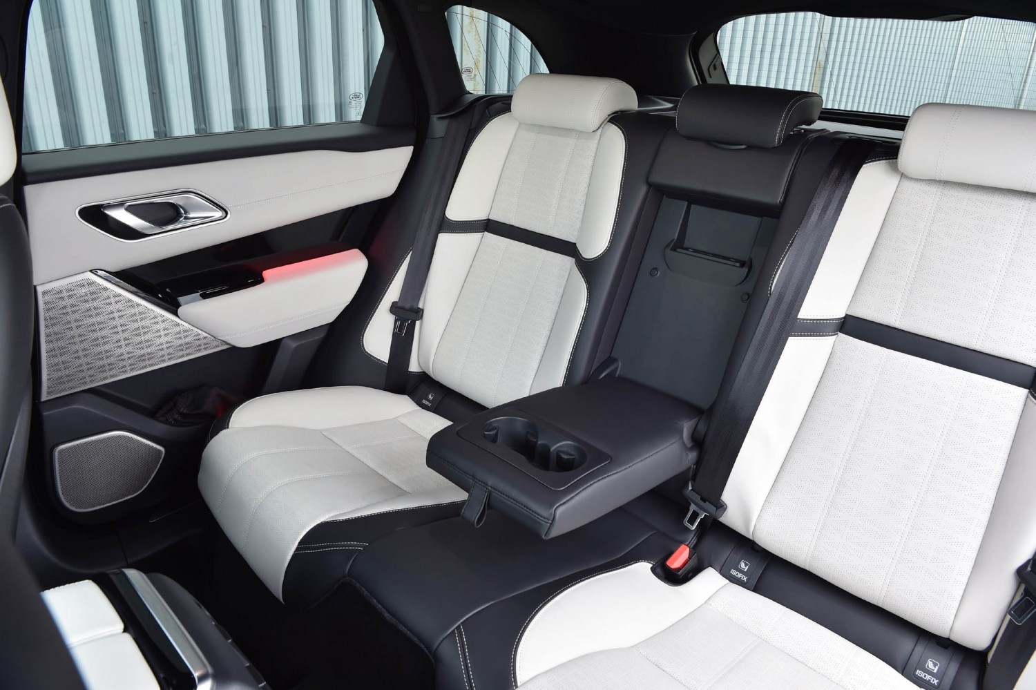 Range Rover Velar R-Dynamic HSE 300 | Eurekar