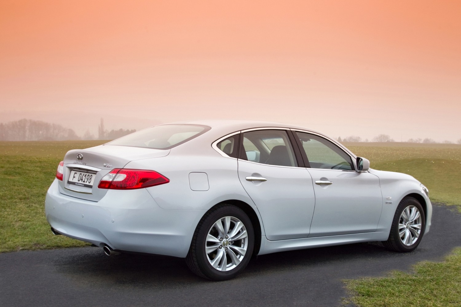 Infiniti M35h GT Premium | Eurekar