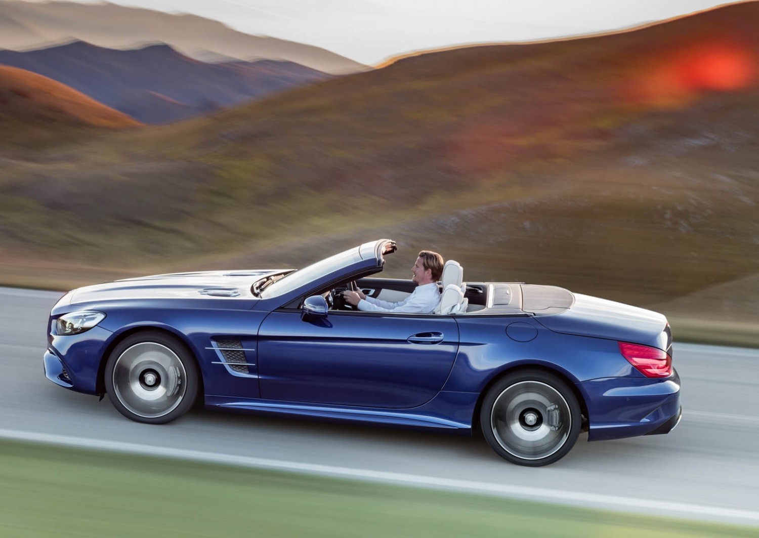 Mercedes-Benz SL 400 AMG Line - First Drive | Eurekar