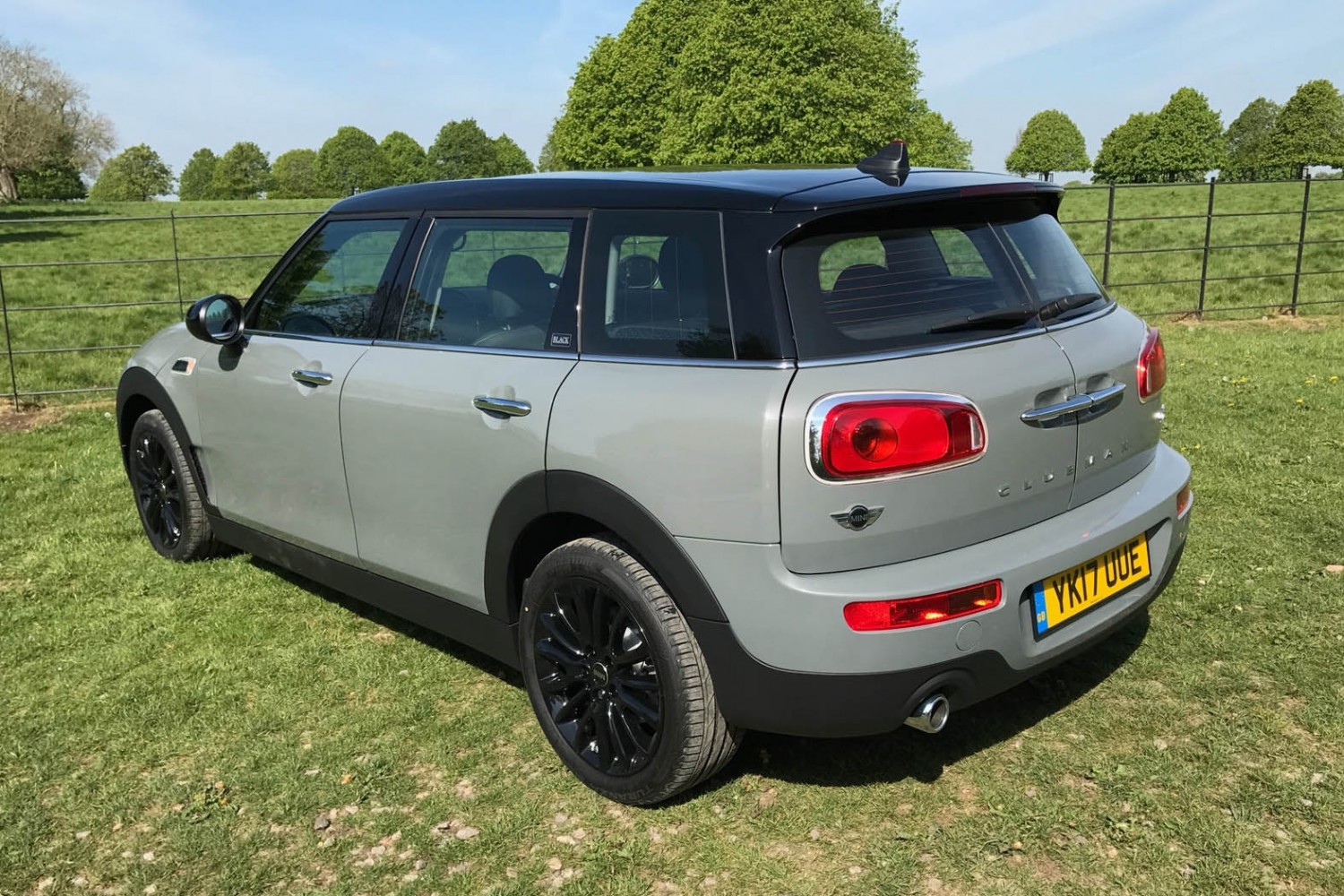MINI Clubman in the black | Eurekar