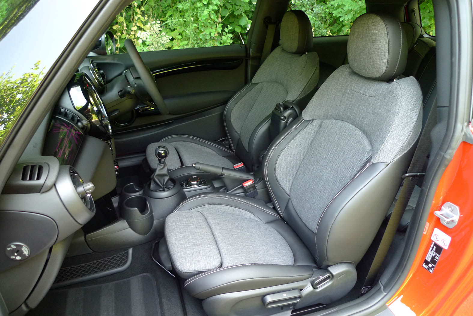 MINI Cooper Sport Auto 3dr | Eurekar