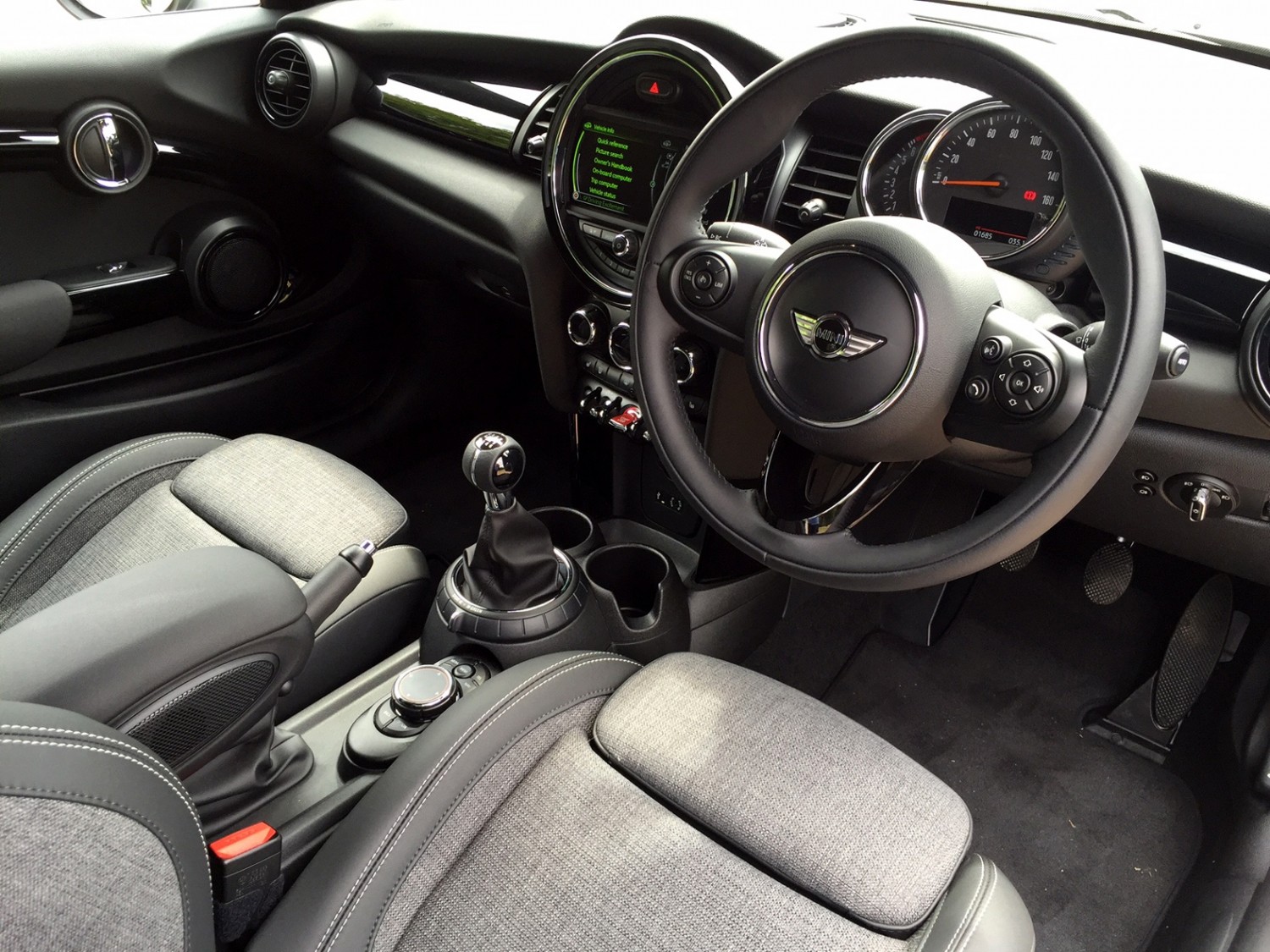 MINI Cooper Convertible | Eurekar