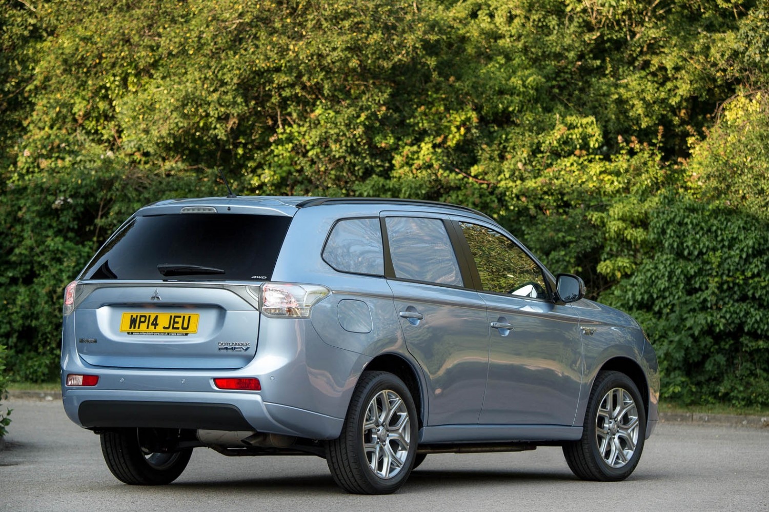 Mitsubishi Outlander PHEV GX5h | Eurekar
