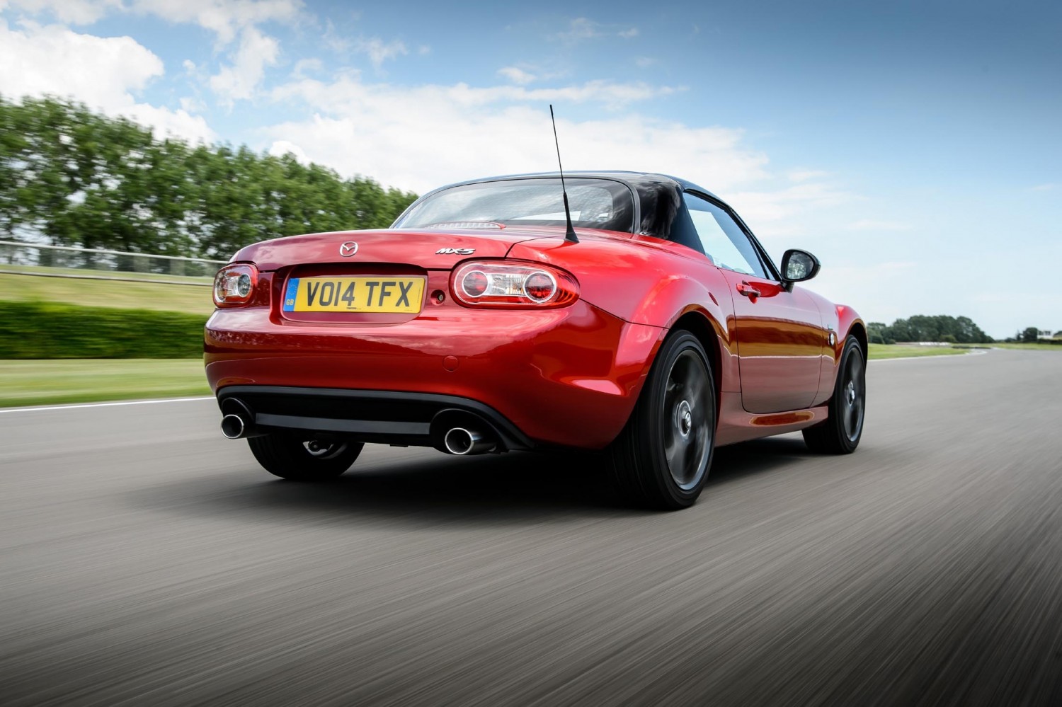 Mazda MX-5 Roadster Coupe Sport Tech Nav | Eurekar