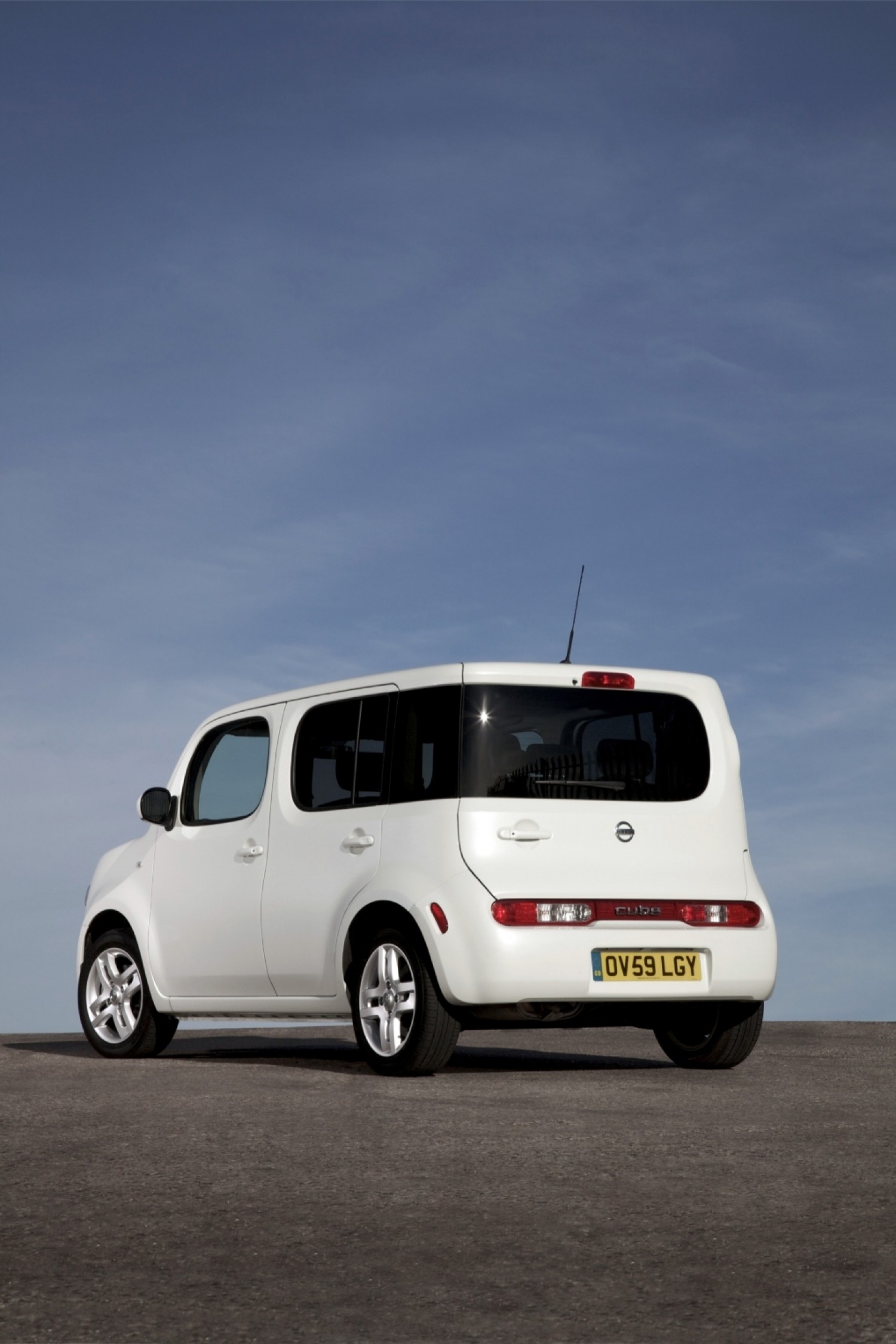 Nissan Cube - Used Car Review | Eurekar