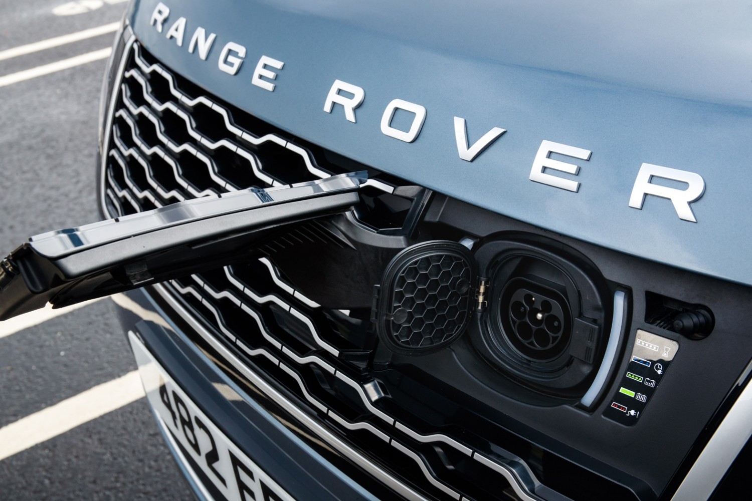 Range Rover plugs into the future | Eurekar