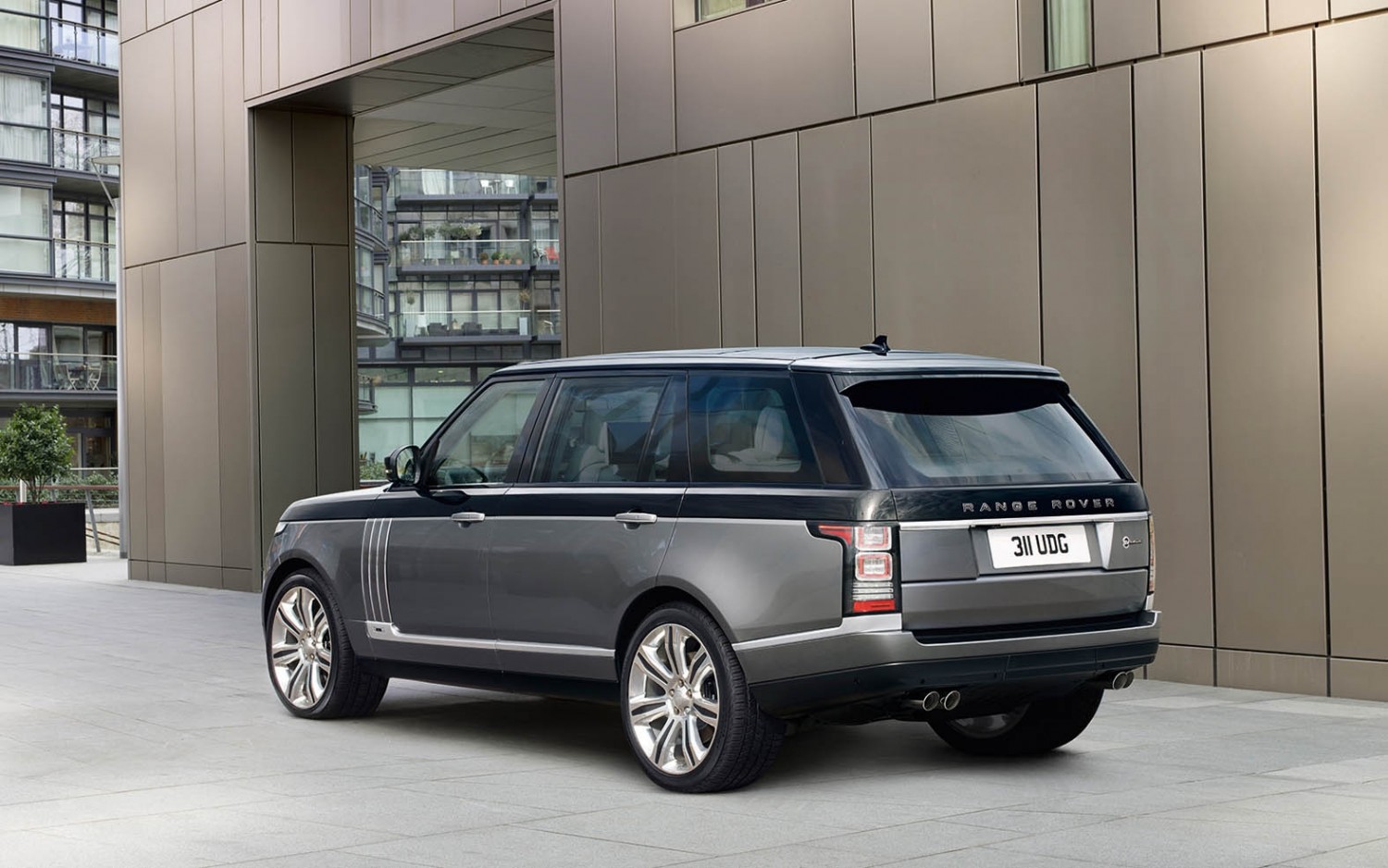 Flagship Range Rover is revealed | Eurekar