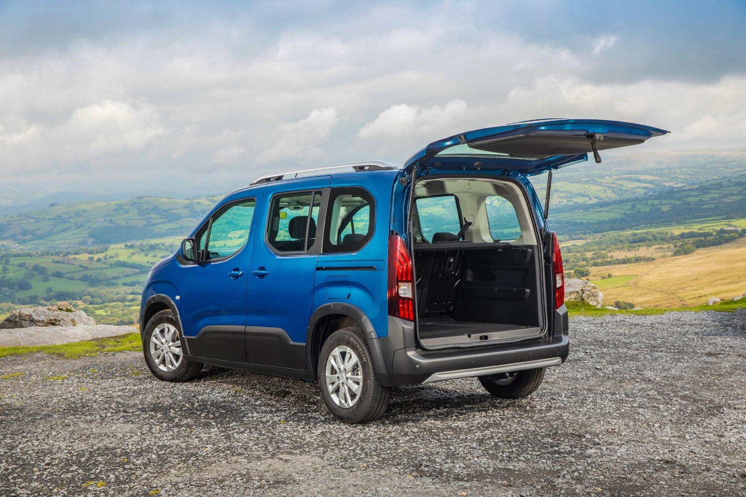 Peugoet goes practical with Rifter | Eurekar