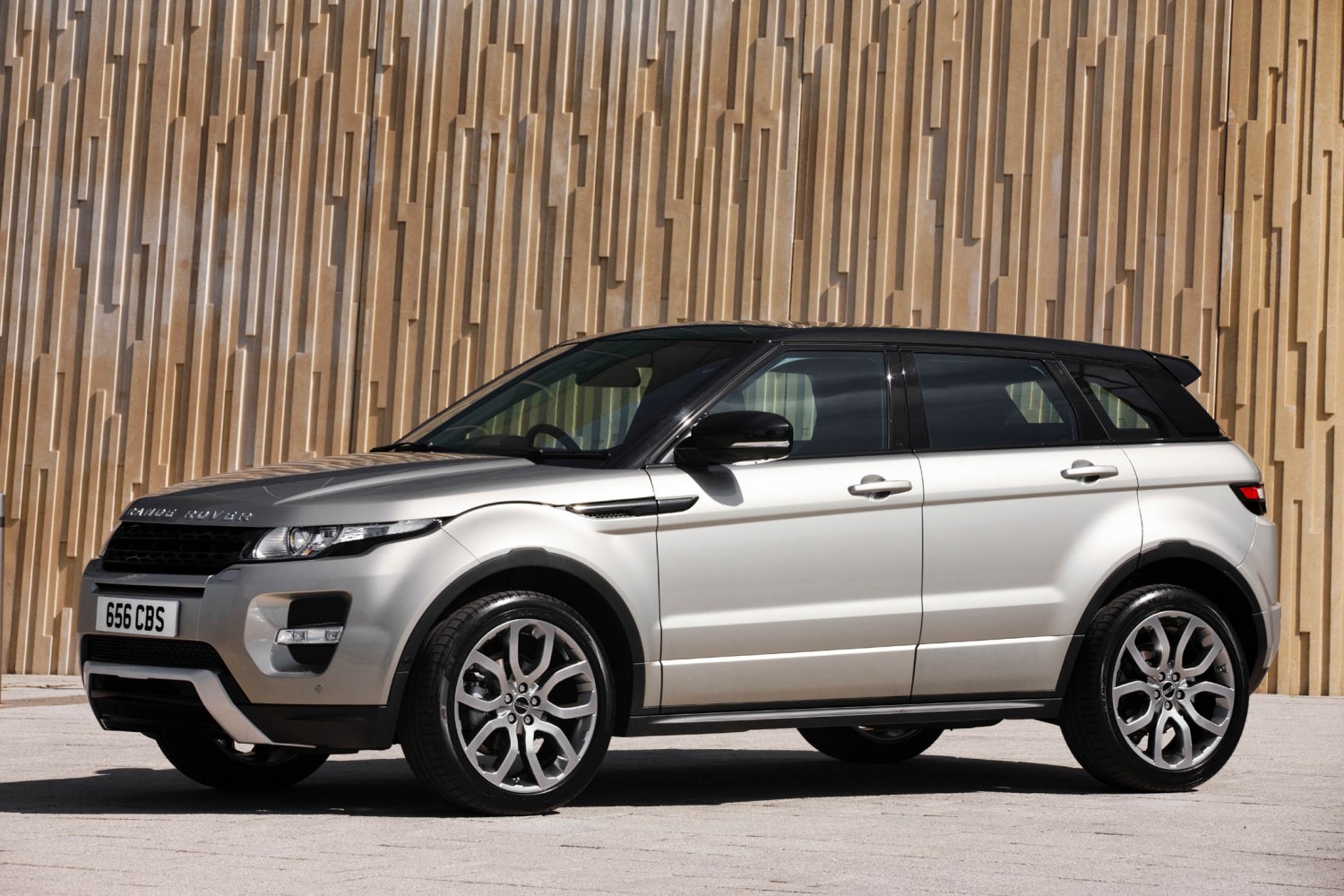Posh looks for Range Rover Sport | Eurekar