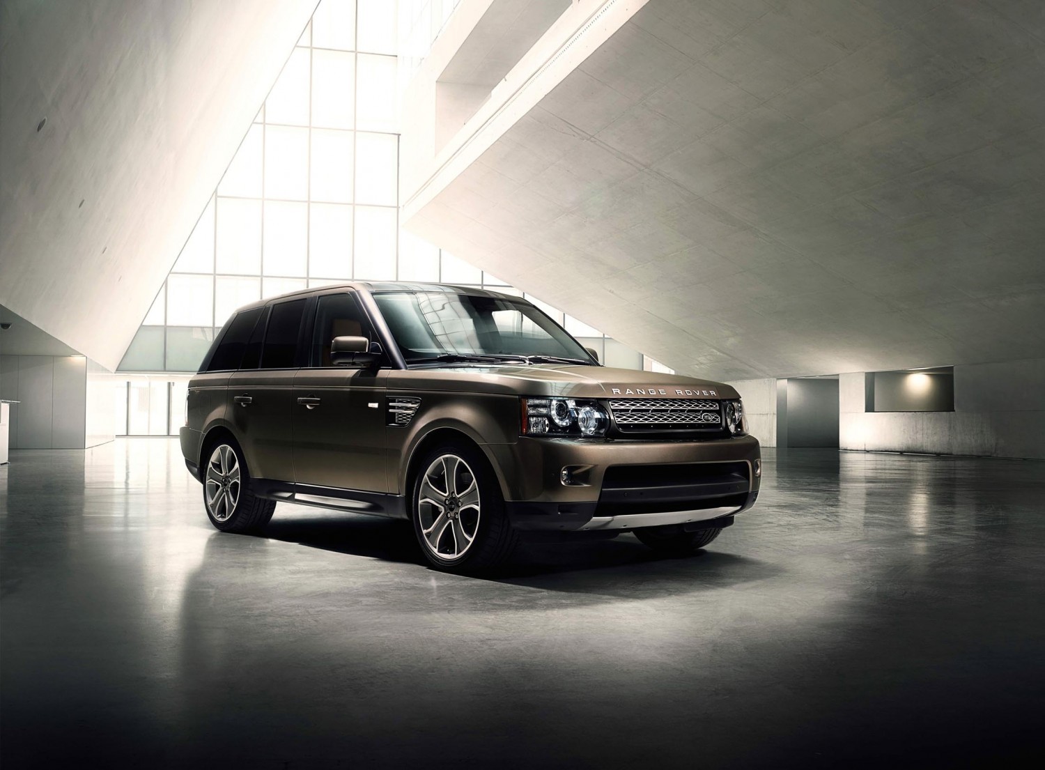 Posh looks for Range Rover Sport | Eurekar