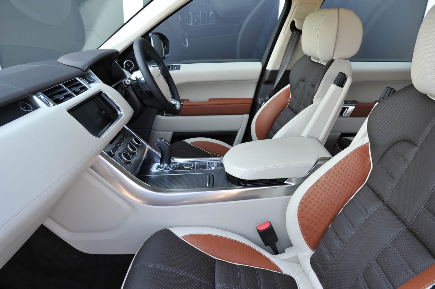 Remarkable Range Rover Sport | Eurekar