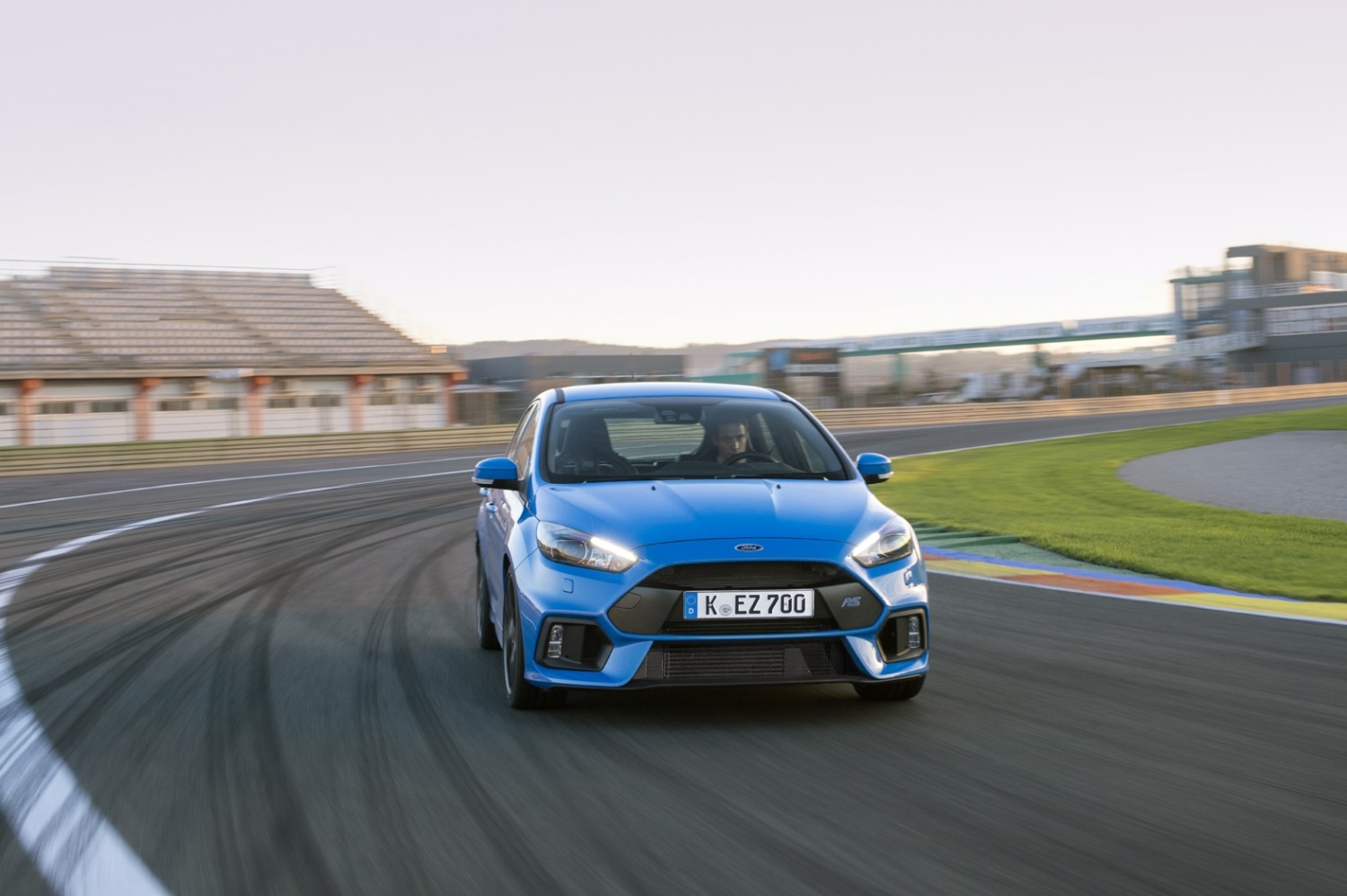 Ford Focus RS 2016 - First Drive | Eurekar