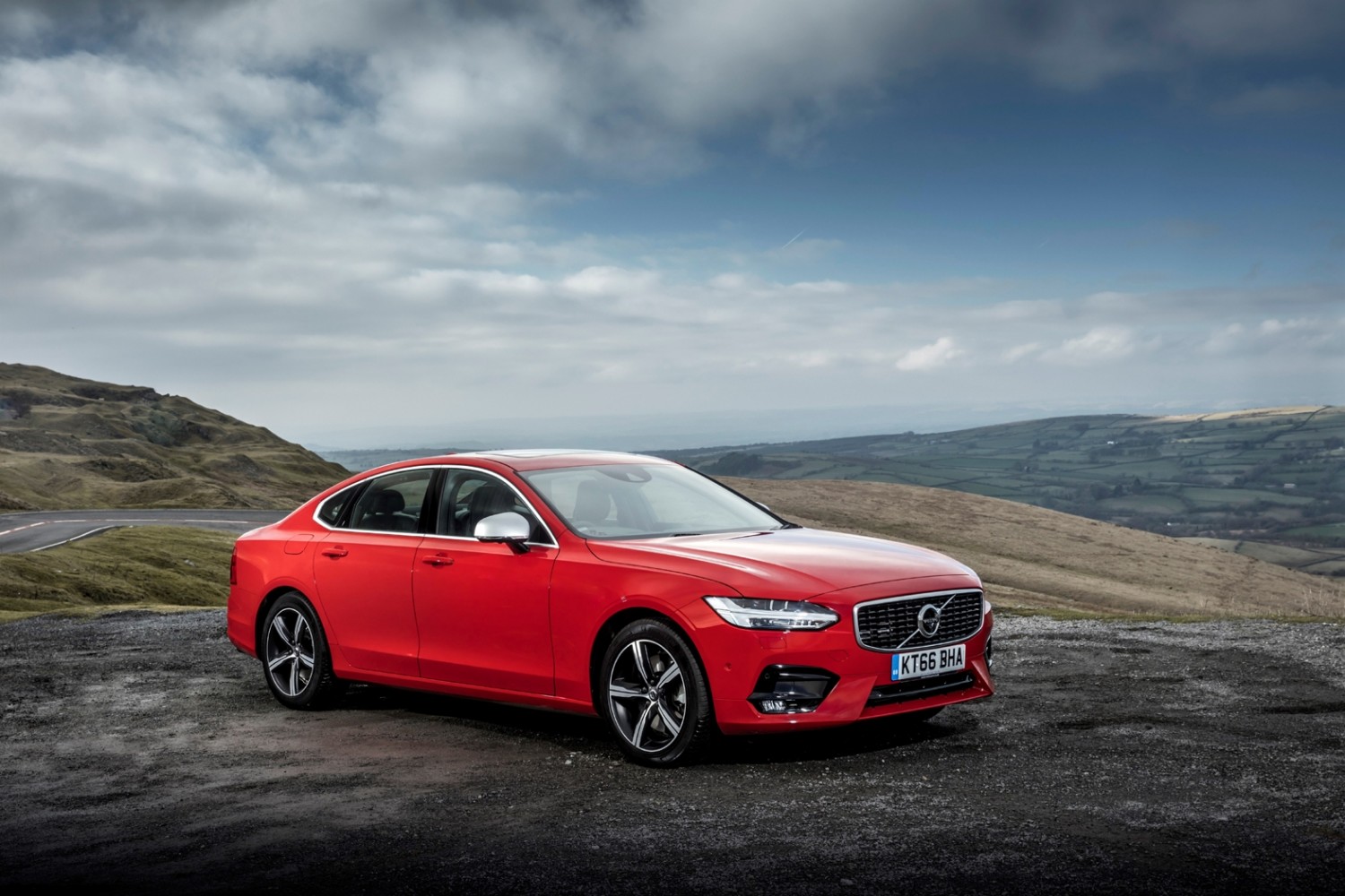 Volvo S90 D4 R-Design | Eurekar