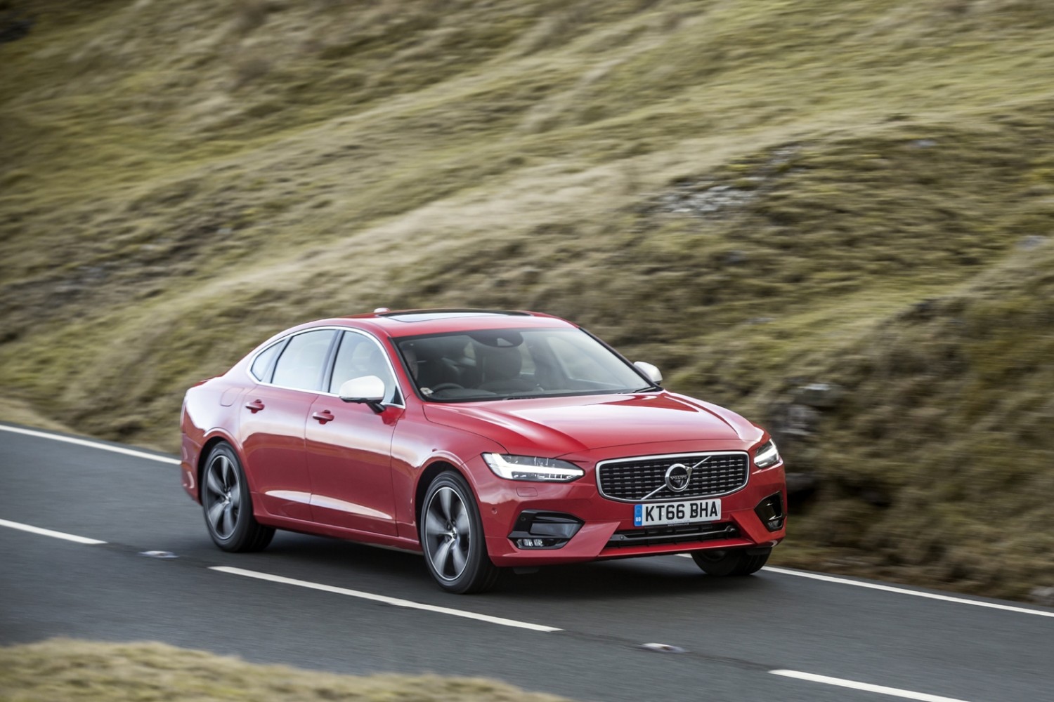 Volvo S90 D4 R-Design | Eurekar