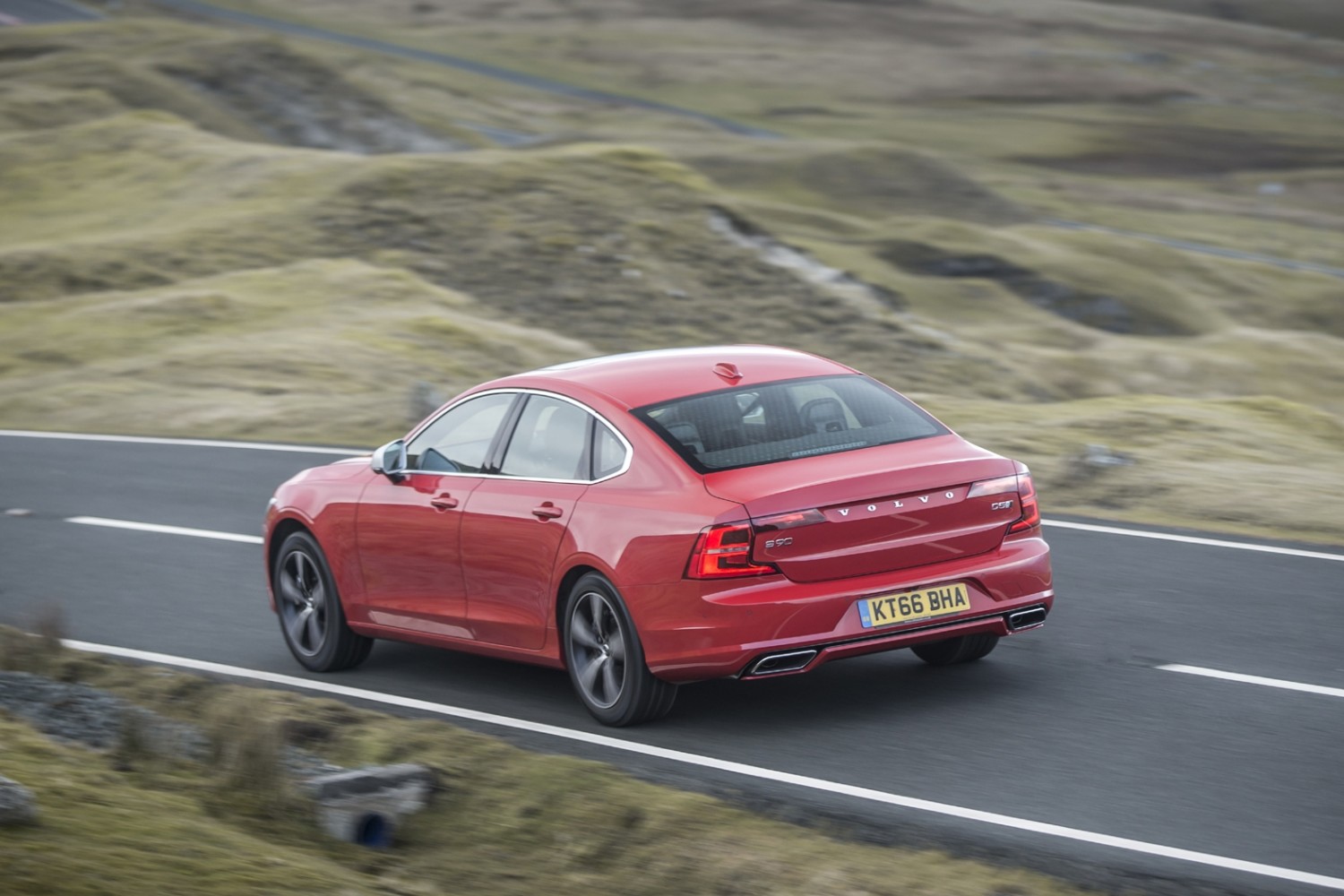 Volvo S90 D4 R-Design | Eurekar