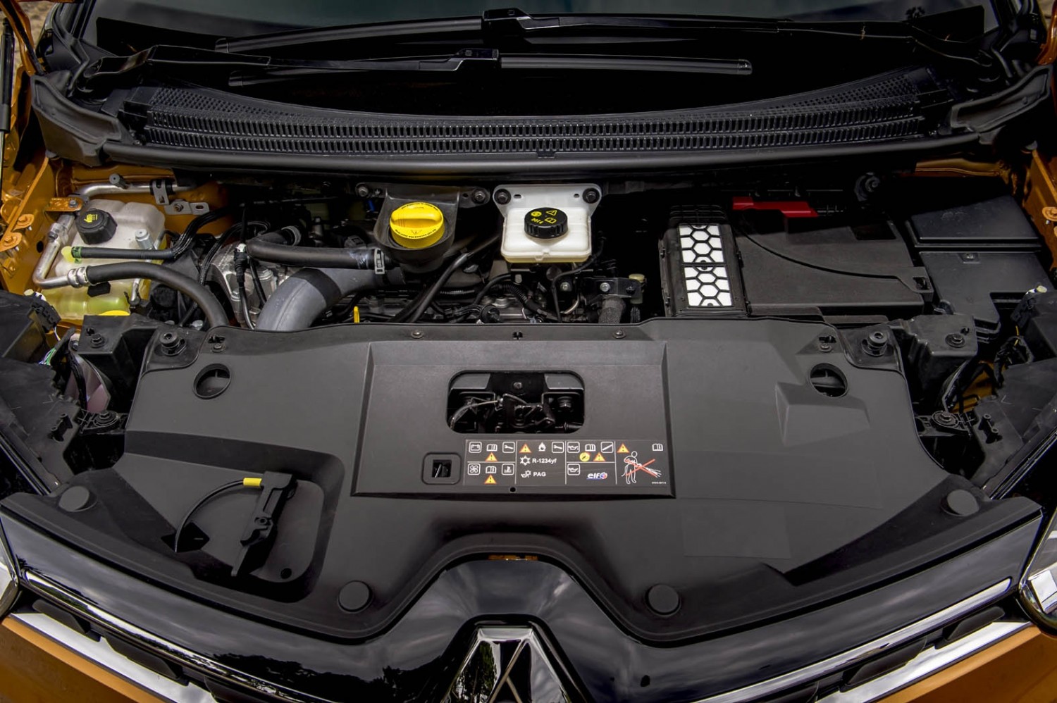 Scenic view of hybrid vista at Renault | Eurekar