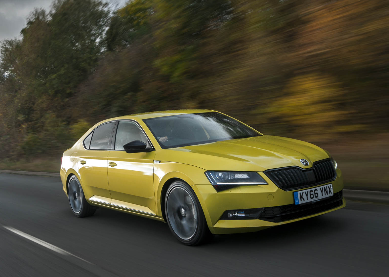 Skoda Superb 2.0 TSI SportLine | Eurekar