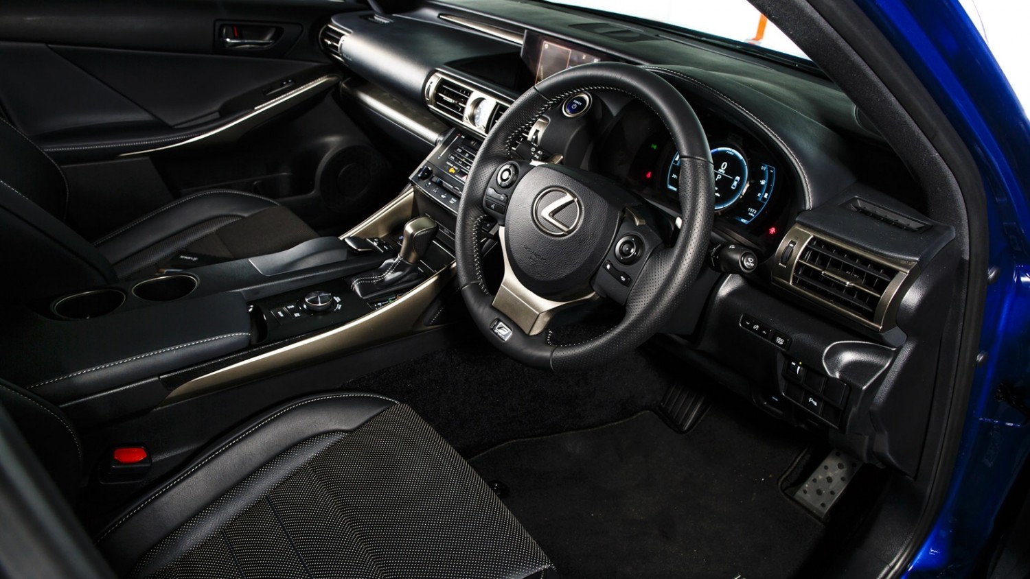 Lexus IS300h F Sport | Eurekar