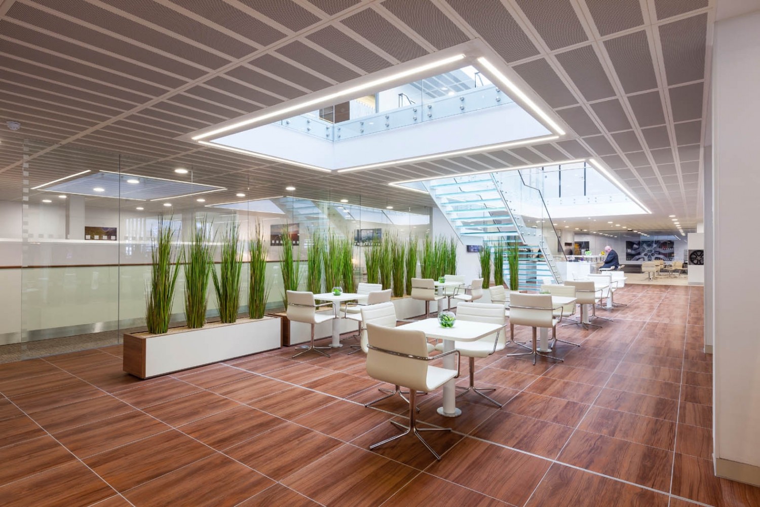 Billion pound boost for JLR showrooms | Eurekar