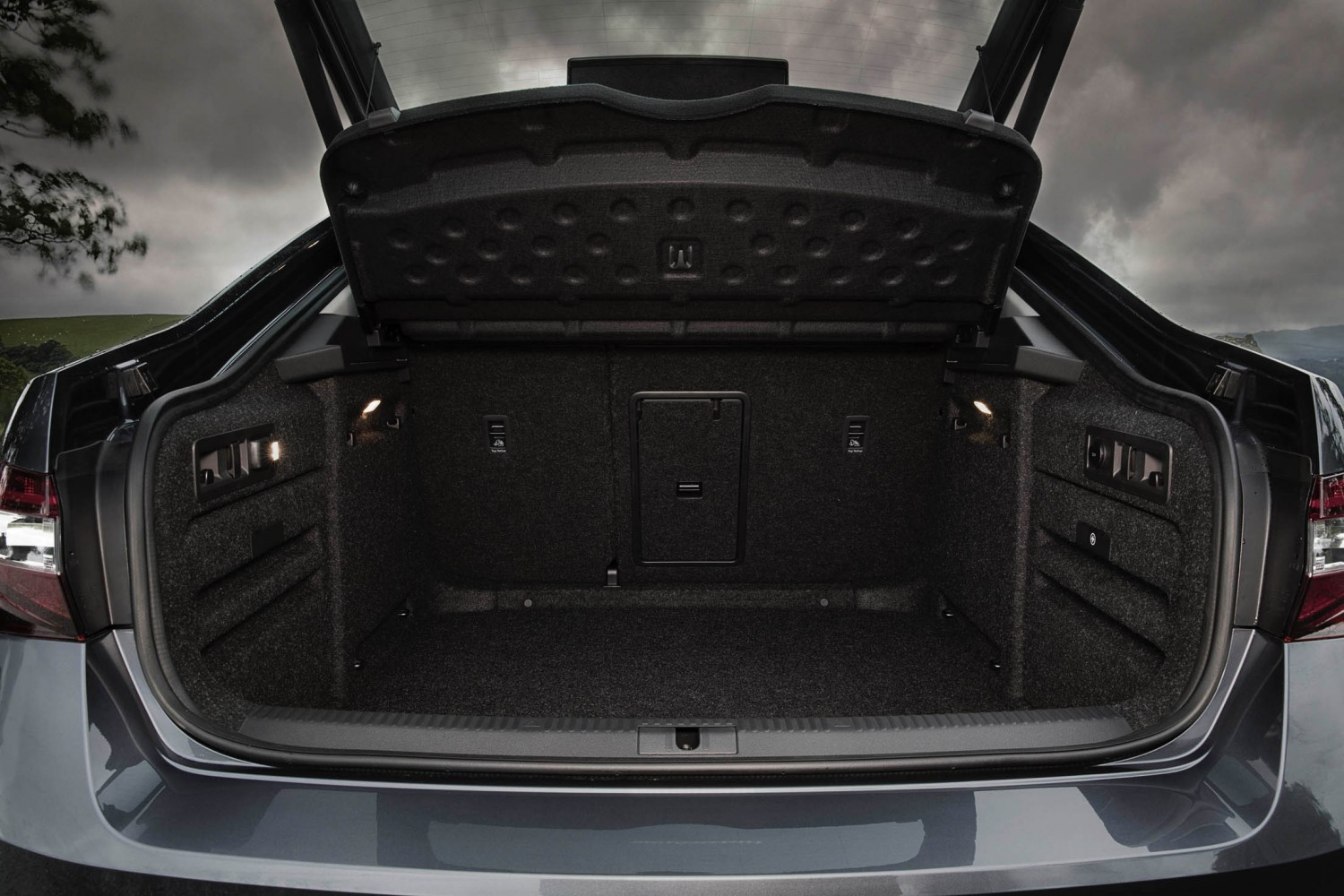 Skoda Superb 2.0 TDI SE Business | Eurekar