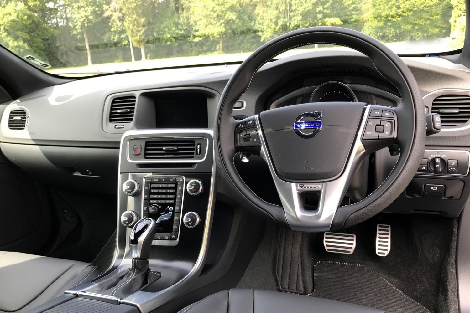 Volvo V60 D4 R-Design Lux Nav Automatic | Eurekar