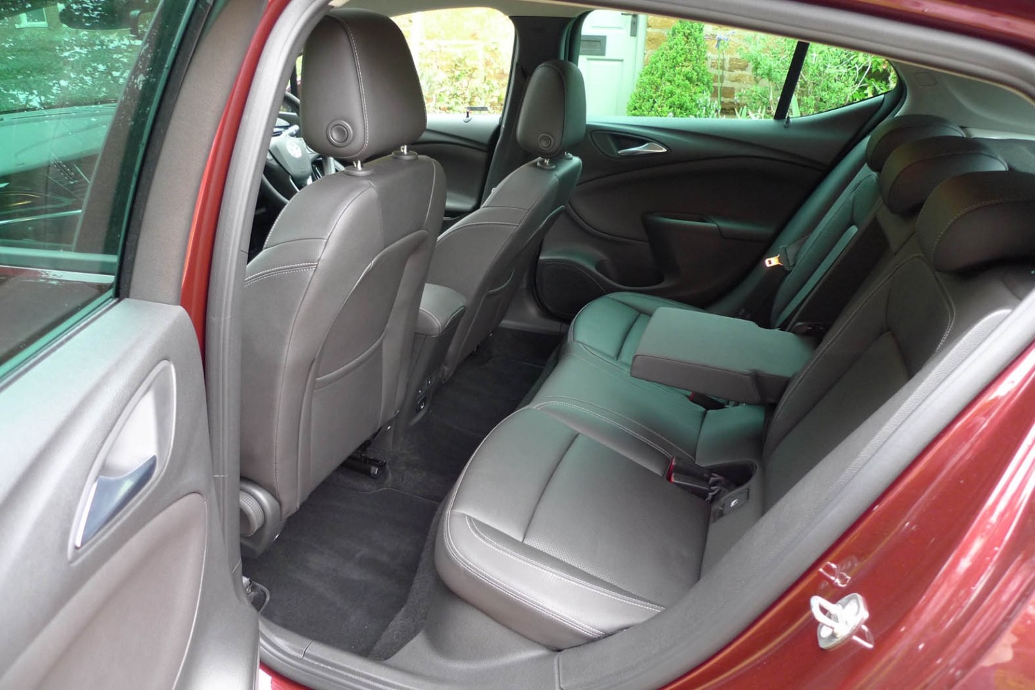 Vauxhall Astra Ultimate 1.6i | Eurekar