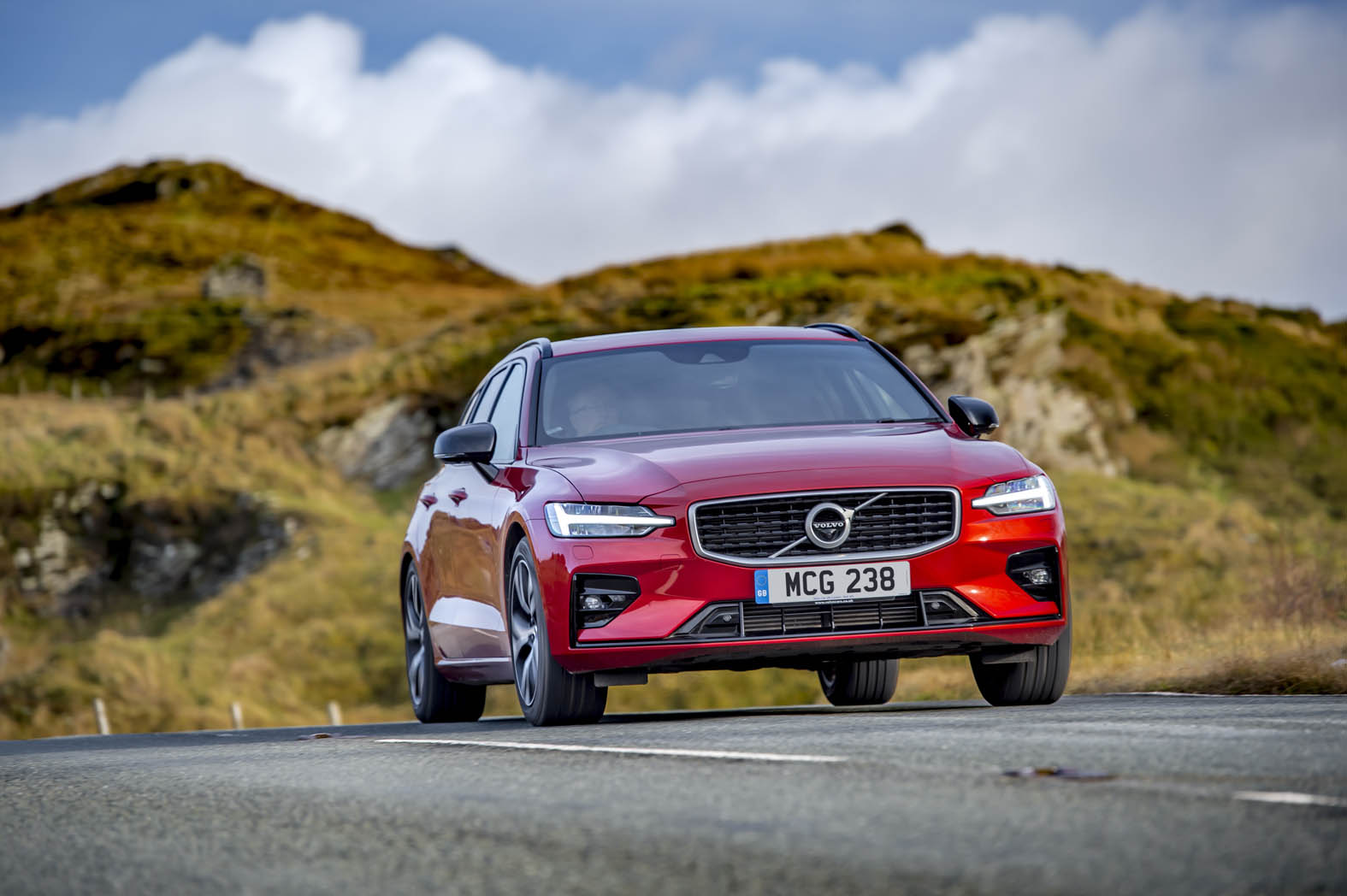 Volvo V60 T5 R-Design Pro | Eurekar
