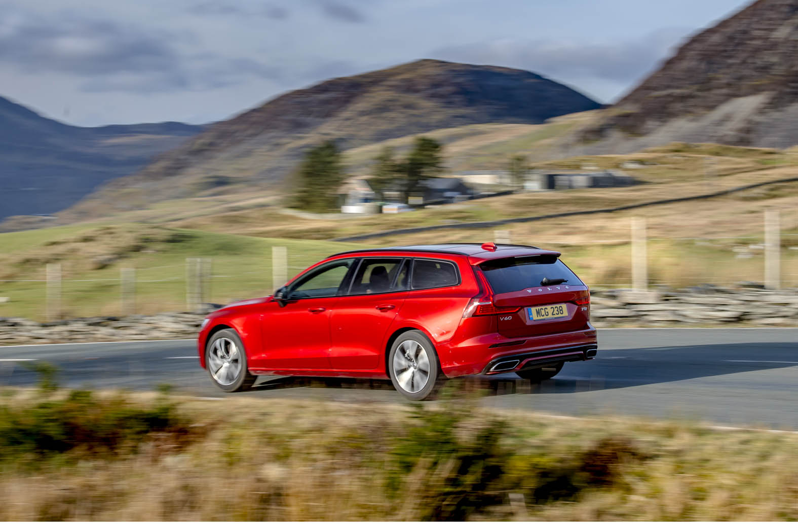 Volvo V60 T5 R-Design Pro | Eurekar