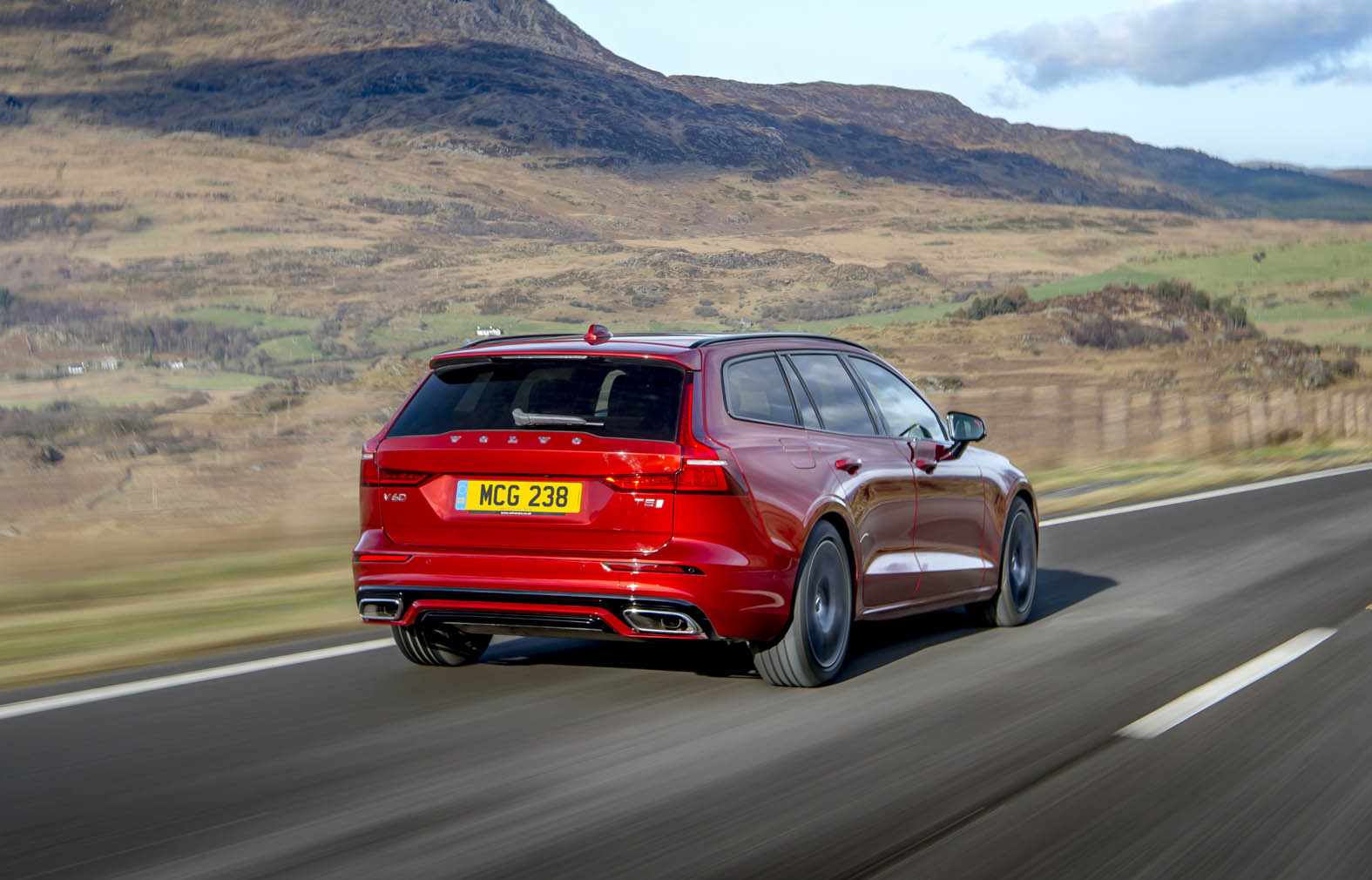 Volvo V60 T5 R-Design Pro | Eurekar