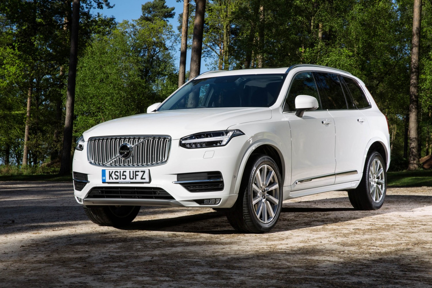 Volvo XC90 D5 AWD Momentum | Eurekar