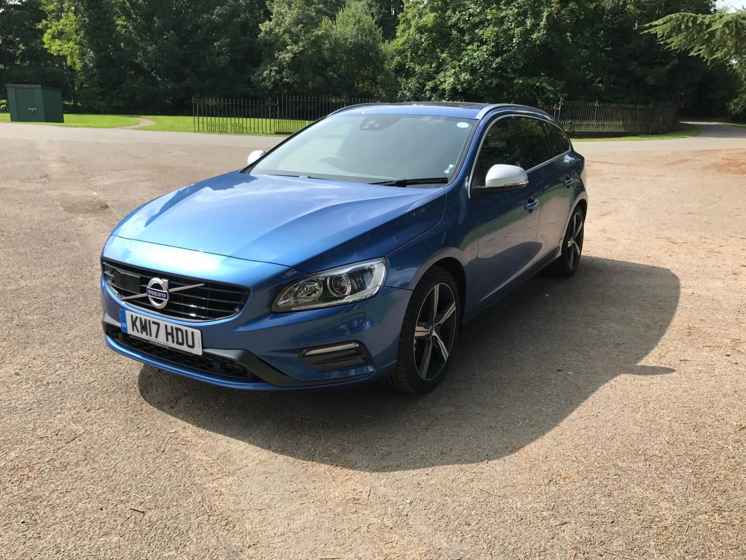 Volvo V60 D4 R-Design Lux Nav Automatic | Eurekar