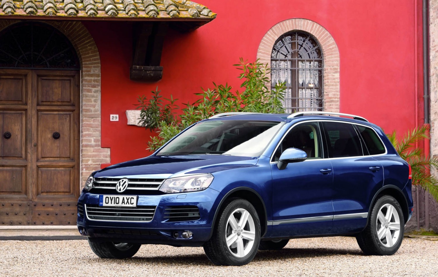 Volkswagen sets Touareg prices | Eurekar