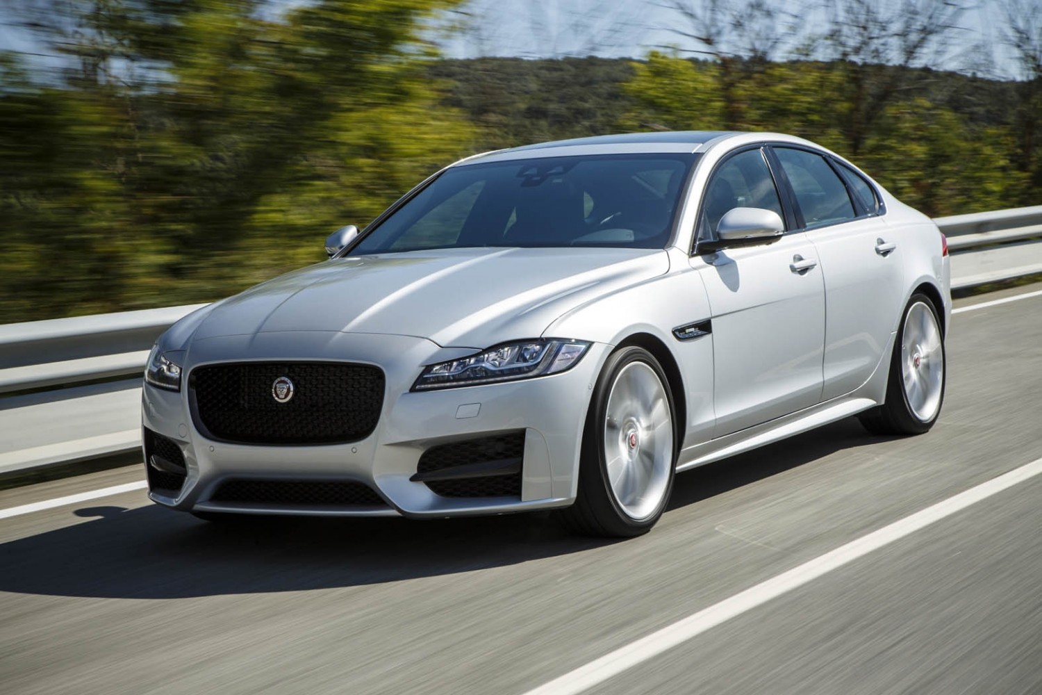 Jaguar XF 2015 - Review | Eurekar