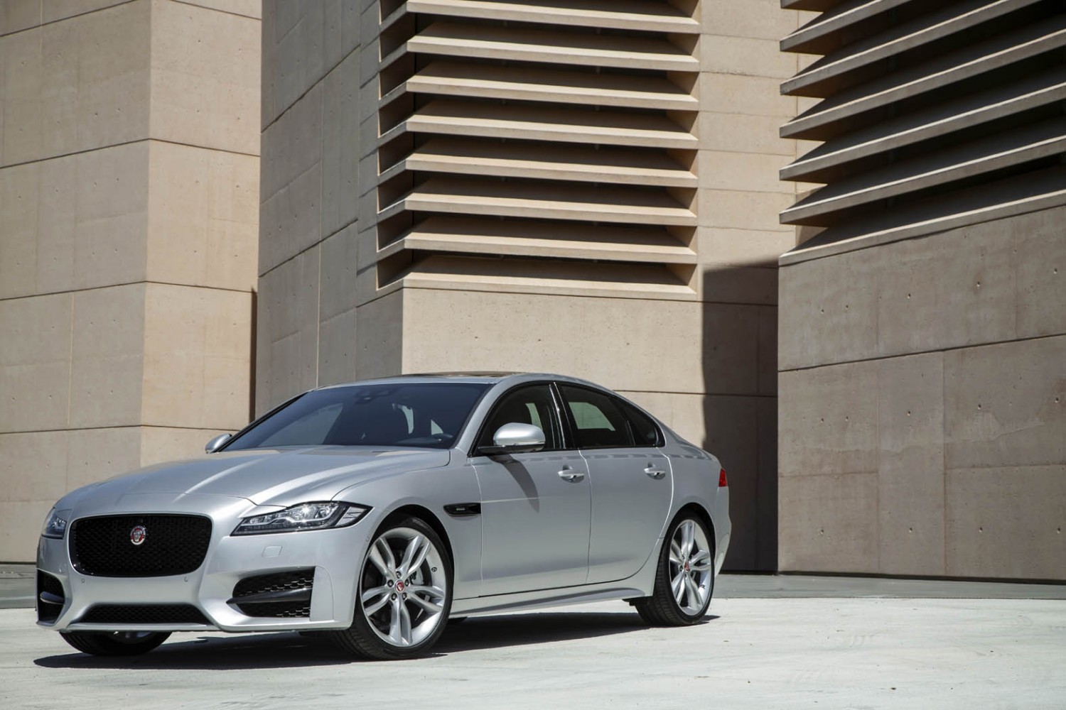 Jaguar XF 2015 - Review | Eurekar