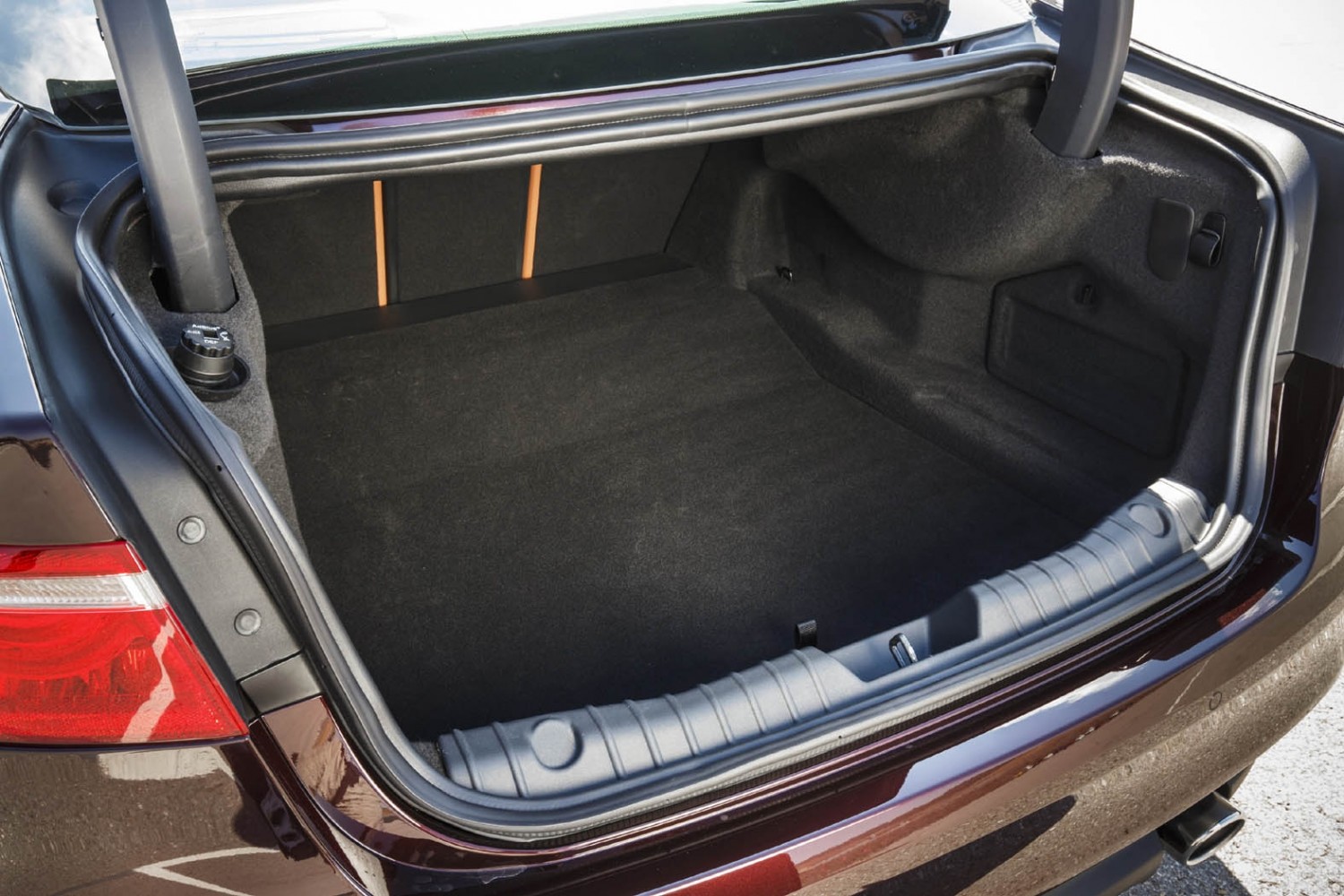 Jaguar XF 2015 - First Drive | Eurekar