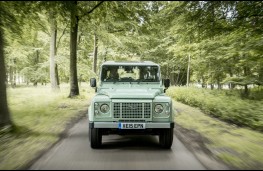 Land Rover Defender Heritage Edition 2015 - Review | Eurekar