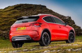 DS 4 2015 - First Drive | Eurekar