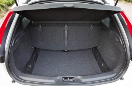 Volvo V40 quick and economical | Eurekar