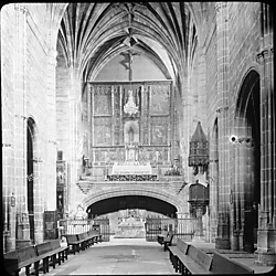 Royal Monastery of Saint Thomas: Interior, nave looking towards raised ...