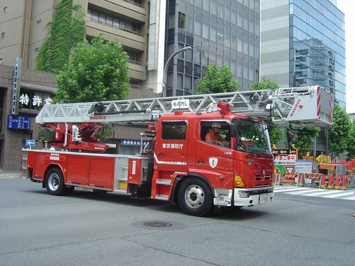 Fire Engines Photos - Tokyo Fire brigade Hino Magirus ladder