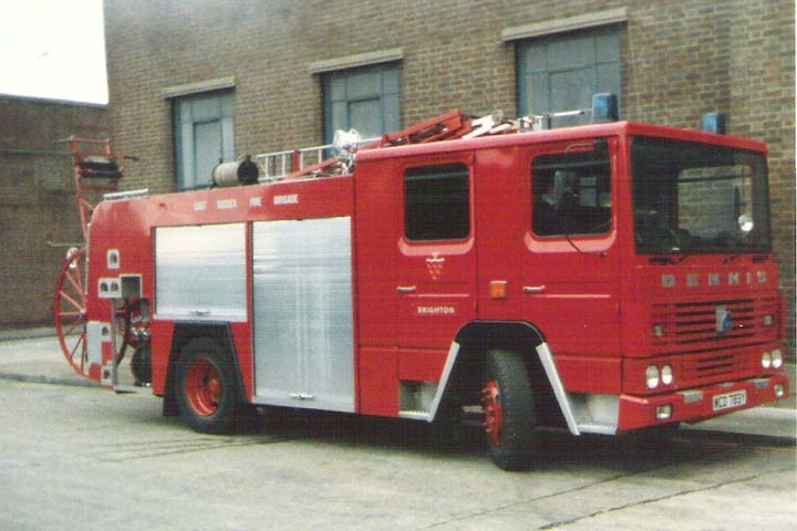 Fire Engines Photos - 1982 Dennis RS133/Dennis Pump Escape.