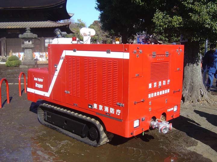 Fire Engines Photos - Tokyo Fire department tracked Dual Fighter Dragon