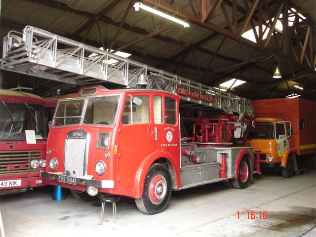 Fire Engines Photos - Dublin Fire Brigade Dennis Metz TL