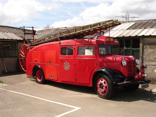 Fire Engines Photos - GJJ 833 Austin K4 Punp Escape