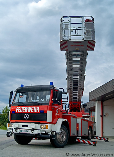 Fire Engines Photos - DLK 23-12 CC